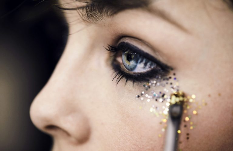 Glitter Makeup Trend for AW18: Pics, Tips & How to Wear It