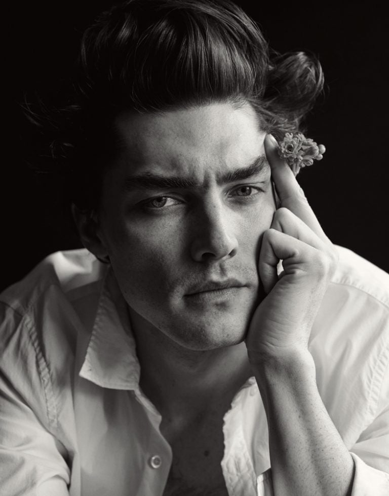 Gender-Neutral Makeup: Cosmetic Essentials For Men